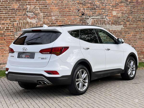 Hyundai Santa Fe 2017 in Kedainiai on AUTOMOTO.COM.LV White Hyundai Santa Fe 2017 in Kedainiai, with an engine capacity of 2.20 L and mileage of 123 thousand km for 14750 €, photo 8 on AUTOMOTO.COM.LV