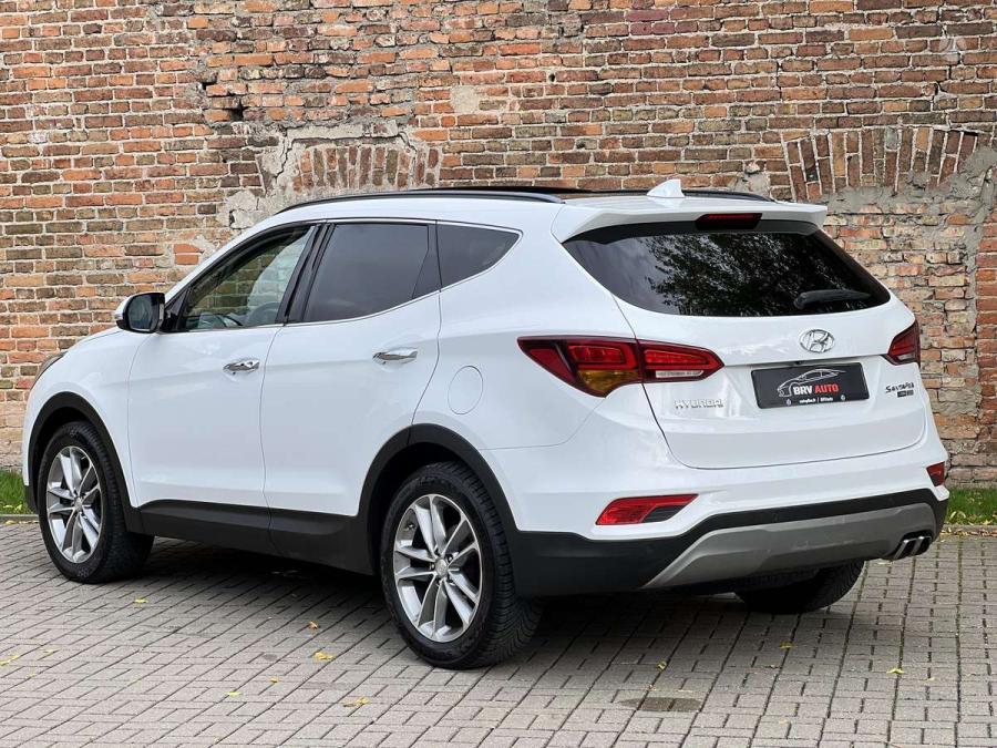 White Hyundai Santa Fe 2017 in Kedainiai, with an engine capacity of 2.20 L and mileage of 123 thousand km for 14750 €, photo 10 on AUTOMOTO.COM.LV