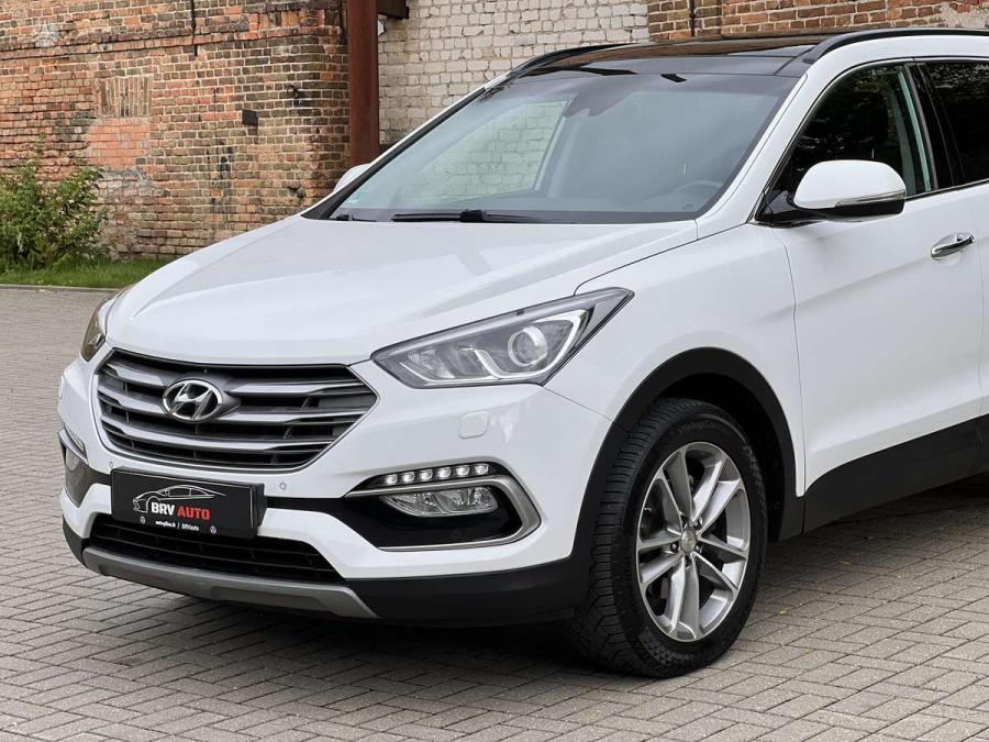 White Hyundai Santa Fe 2017 in Kedainiai, with an engine capacity of 2.20 L and mileage of 123 thousand km for 14750 €, photo 12 on AUTOMOTO.COM.LV