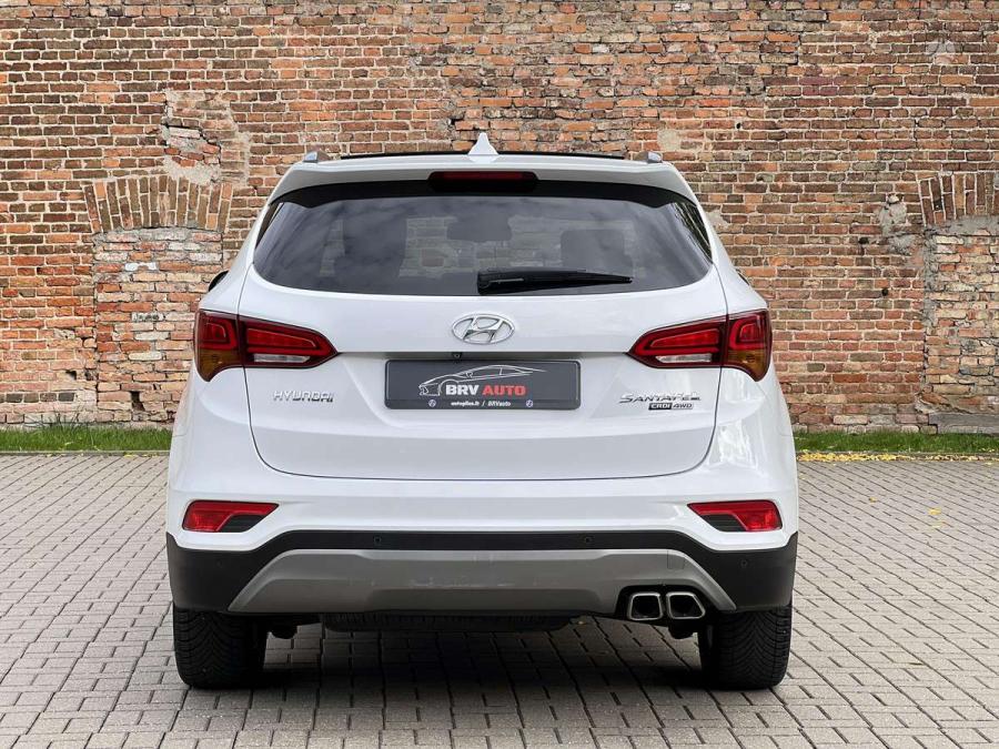 White Hyundai Santa Fe 2017 in Kedainiai, with an engine capacity of 2.20 L and mileage of 123 thousand km for 14750 €, photo 9 on AUTOMOTO.COM.LV