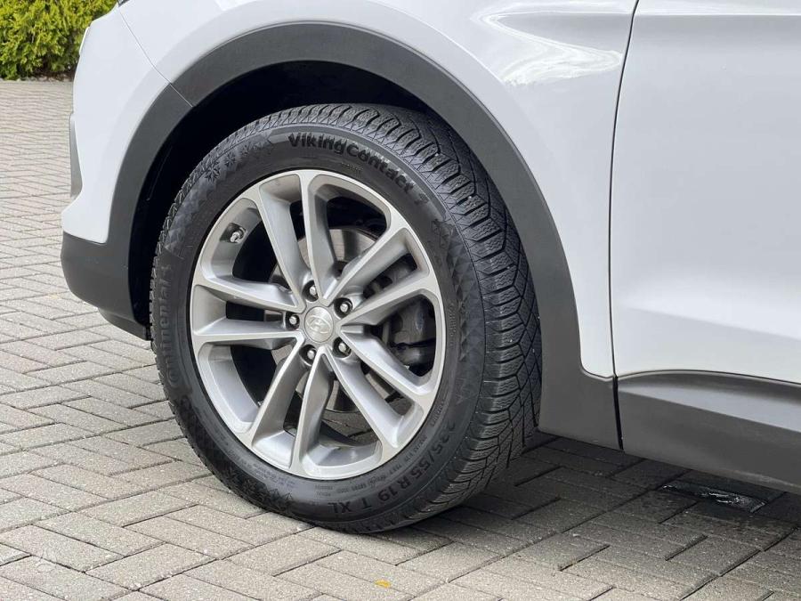 White Hyundai Santa Fe 2017 in Kedainiai, with an engine capacity of 2.20 L and mileage of 123 thousand km for 14750 €, photo 16 on AUTOMOTO.COM.LV