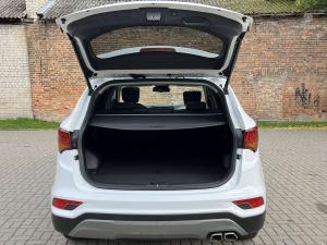 White Hyundai Santa Fe 2017 in Kedainiai, with an engine capacity of 2.20 L and mileage of 123 thousand km for 14750 €, photo 19 on AUTOMOTO.COM.LV