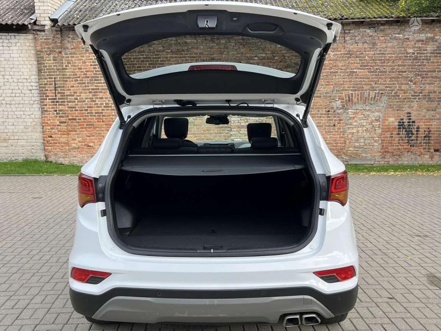 White Hyundai Santa Fe 2017 in Kedainiai, with an engine capacity of 2.20 L and mileage of 123 thousand km for 14750 €, photo 19 on AUTOMOTO.COM.LV