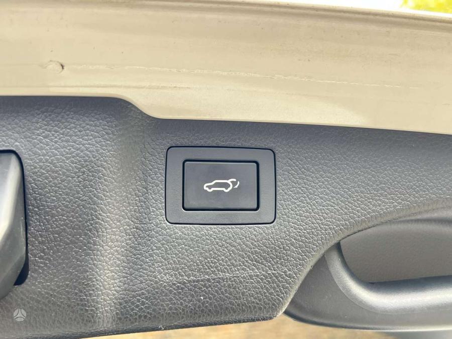 White Hyundai Santa Fe 2017 in Kedainiai, with an engine capacity of 2.20 L and mileage of 123 thousand km for 14750 €, photo 20 on AUTOMOTO.COM.LV