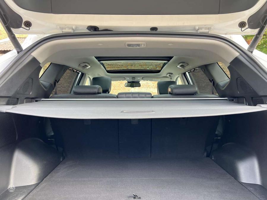 White Hyundai Santa Fe 2017 in Kedainiai, with an engine capacity of 2.20 L and mileage of 123 thousand km for 14750 €, photo 21 on AUTOMOTO.COM.LV