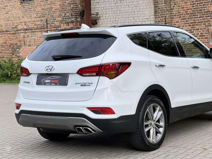 White Hyundai Santa Fe 2017 in Kedainiai, with an engine capacity of 2.20 L and mileage of 123 thousand km for 14750 €, photo 22 on AUTOMOTO.COM.LV
