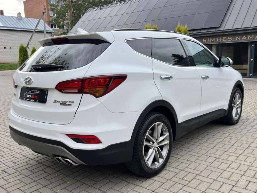 White Hyundai Santa Fe 2017 in Kedainiai, with an engine capacity of 2.20 L and mileage of 123 thousand km for 14750 €, photo 26 on AUTOMOTO.COM.LV