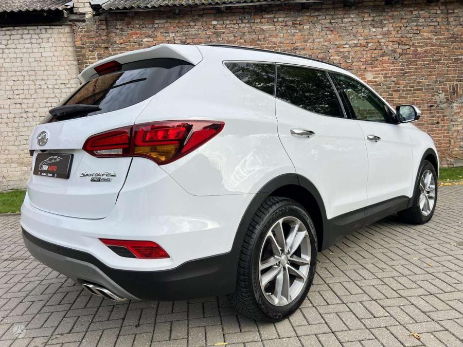 White Hyundai Santa Fe 2017 in Kedainiai, with an engine capacity of 2.20 L and mileage of 123 thousand km for 14750 €, photo 28 on AUTOMOTO.COM.LV