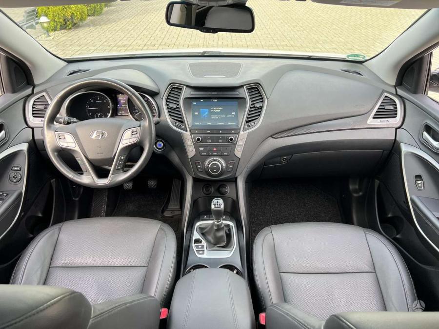 White Hyundai Santa Fe 2017 in Kedainiai, with an engine capacity of 2.20 L and mileage of 123 thousand km for 14750 €, photo 42 on AUTOMOTO.COM.LV