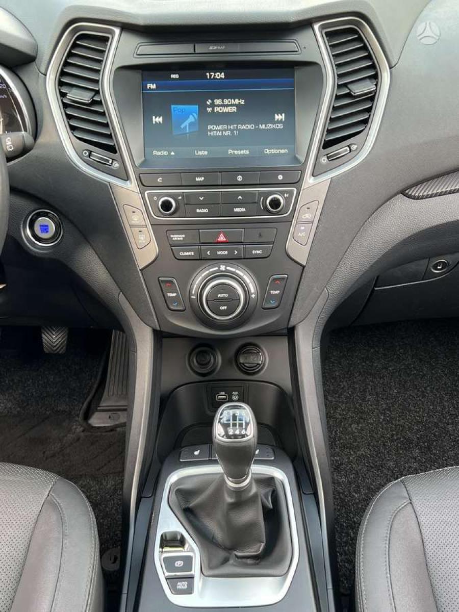 White Hyundai Santa Fe 2017 in Kedainiai, with an engine capacity of 2.20 L and mileage of 123 thousand km for 14750 €, photo 44 on AUTOMOTO.COM.LV