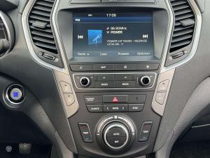 White Hyundai Santa Fe 2017 in Kedainiai, with an engine capacity of 2.20 L and mileage of 123 thousand km for 14750 €, photo 46 on AUTOMOTO.COM.LV