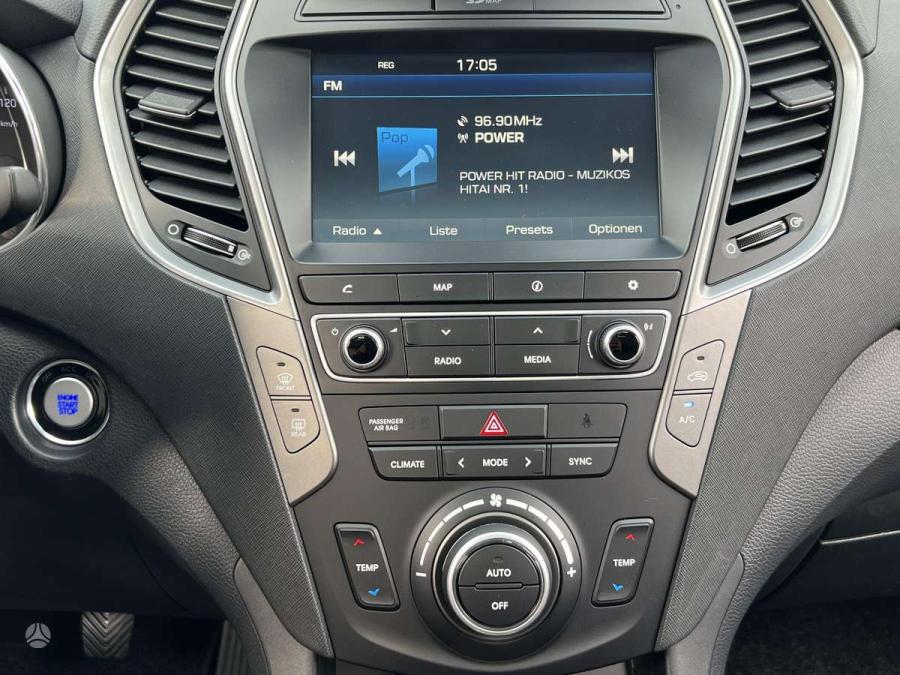 White Hyundai Santa Fe 2017 in Kedainiai, with an engine capacity of 2.20 L and mileage of 123 thousand km for 14750 €, photo 46 on AUTOMOTO.COM.LV