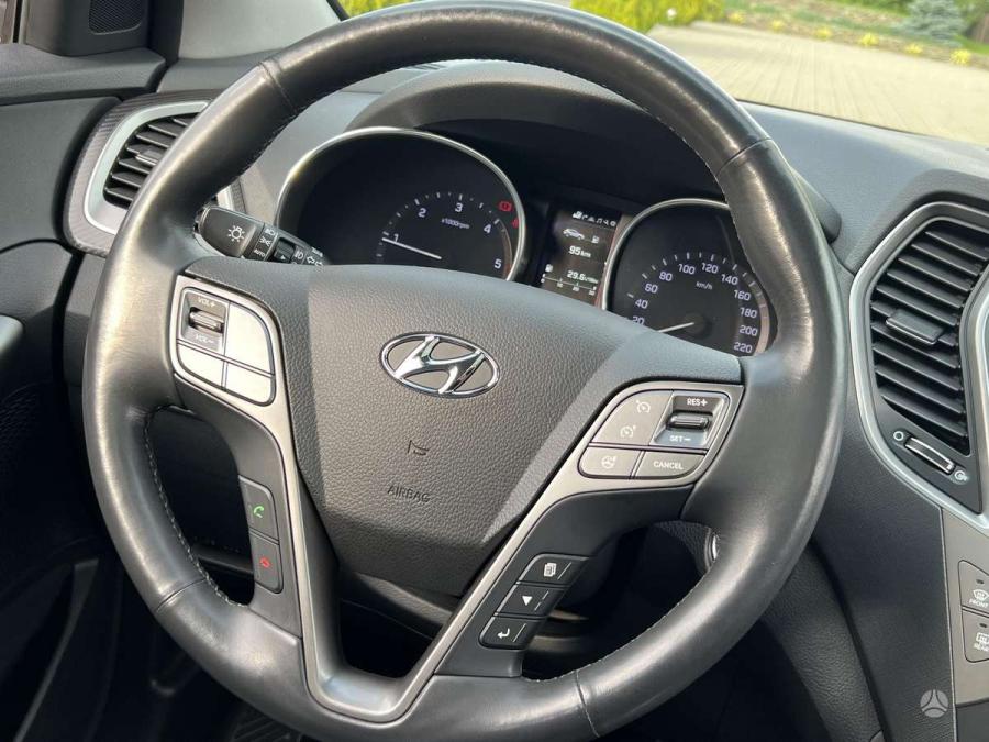 White Hyundai Santa Fe 2017 in Kedainiai, with an engine capacity of 2.20 L and mileage of 123 thousand km for 14750 €, photo 48 on AUTOMOTO.COM.LV