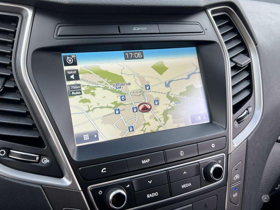 White Hyundai Santa Fe 2017 in Kedainiai, with an engine capacity of 2.20 L and mileage of 123 thousand km for 14750 €, photo 51 on AUTOMOTO.COM.LV