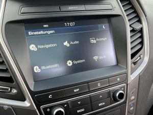 White Hyundai Santa Fe 2017 in Kedainiai, with an engine capacity of 2.20 L and mileage of 123 thousand km for 14750 €, photo 52 on AUTOMOTO.COM.LV