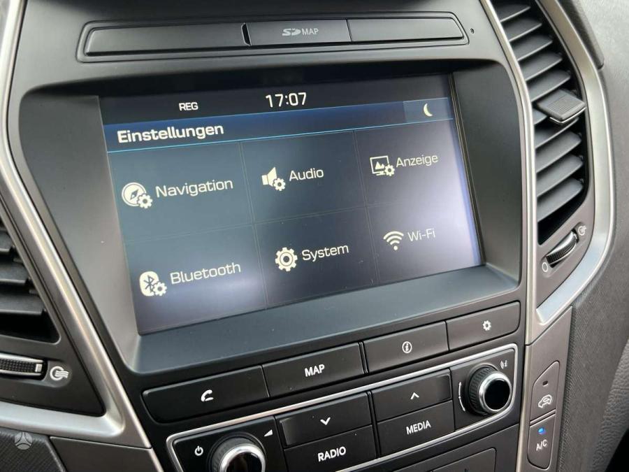 White Hyundai Santa Fe 2017 in Kedainiai, with an engine capacity of 2.20 L and mileage of 123 thousand km for 14750 €, photo 52 on AUTOMOTO.COM.LV