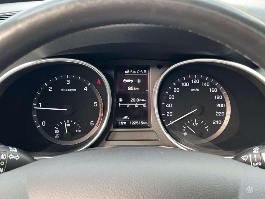 White Hyundai Santa Fe 2017 in Kedainiai, with an engine capacity of 2.20 L and mileage of 123 thousand km for 14750 €, photo 53 on AUTOMOTO.COM.LV