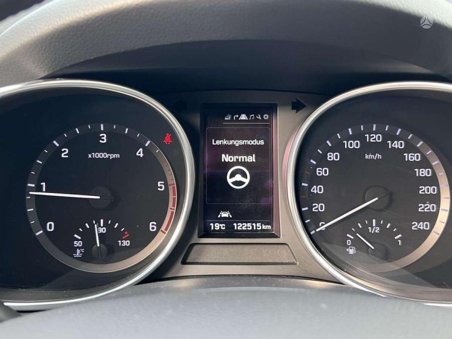 White Hyundai Santa Fe 2017 in Kedainiai, with an engine capacity of 2.20 L and mileage of 123 thousand km for 14750 €, photo 54 on AUTOMOTO.COM.LV