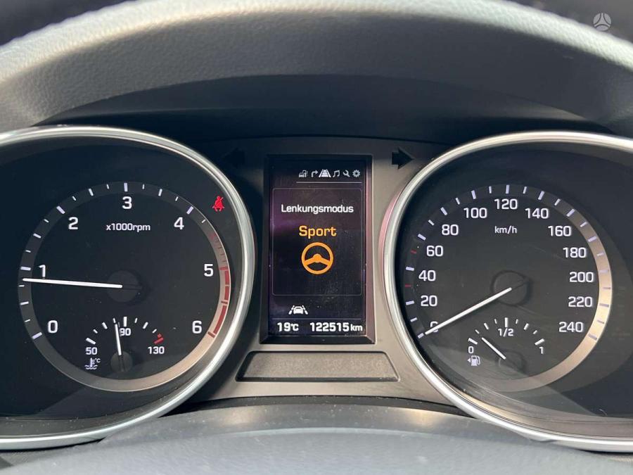 White Hyundai Santa Fe 2017 in Kedainiai, with an engine capacity of 2.20 L and mileage of 123 thousand km for 14750 €, photo 55 on AUTOMOTO.COM.LV