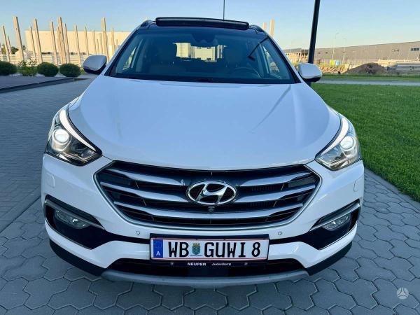 White Hyundai Santa Fe 2018 in Kaunas, with an engine capacity of 2.20 L and mileage of 240 thousand km for 14900 €, photo 4 on AUTOMOTO.COM.LV
