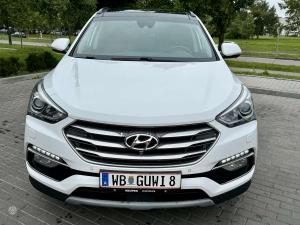 White Hyundai Santa Fe 2018 in Kaunas, with an engine capacity of 2.20 L and mileage of 240 thousand km for 13490 €, photo 4 on AUTOMOTO.COM.LV