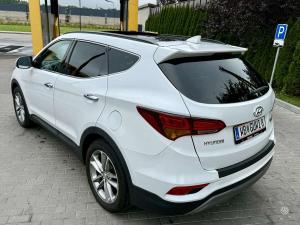 White Hyundai Santa Fe 2018 in Kaunas, with an engine capacity of 2.20 L and mileage of 240 thousand km for 13490 €, photo 5 on AUTOMOTO.COM.LV