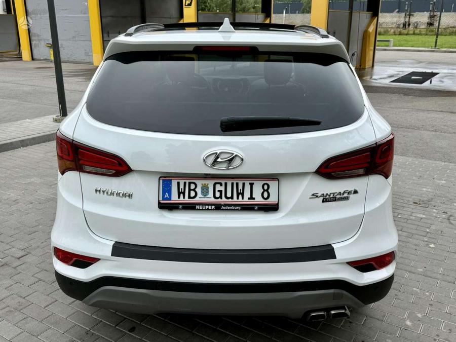 White Hyundai Santa Fe 2018 in Kaunas, with an engine capacity of 2.20 L and mileage of 240 thousand km for 13490 €, photo 6 on AUTOMOTO.COM.LV