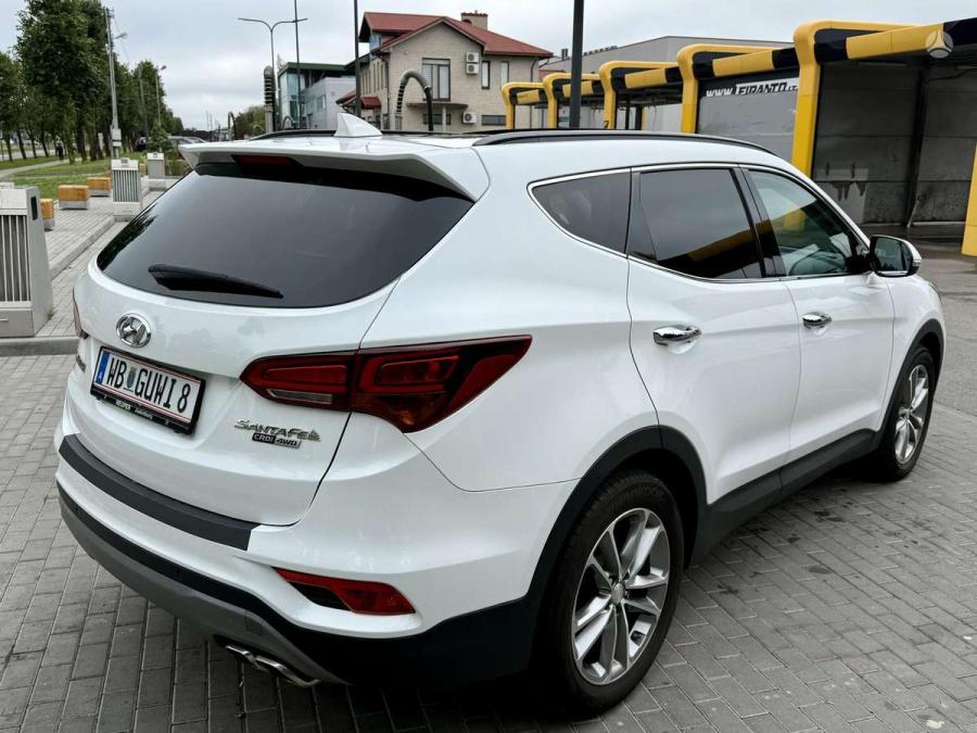 White Hyundai Santa Fe 2018 in Kaunas, with an engine capacity of 2.20 L and mileage of 240 thousand km for 13490 €, photo 7 on AUTOMOTO.COM.LV