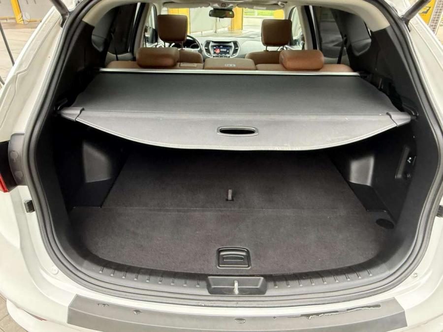 White Hyundai Santa Fe 2018 in Kaunas, with an engine capacity of 2.20 L and mileage of 240 thousand km for 13490 €, photo 27 on AUTOMOTO.COM.LV