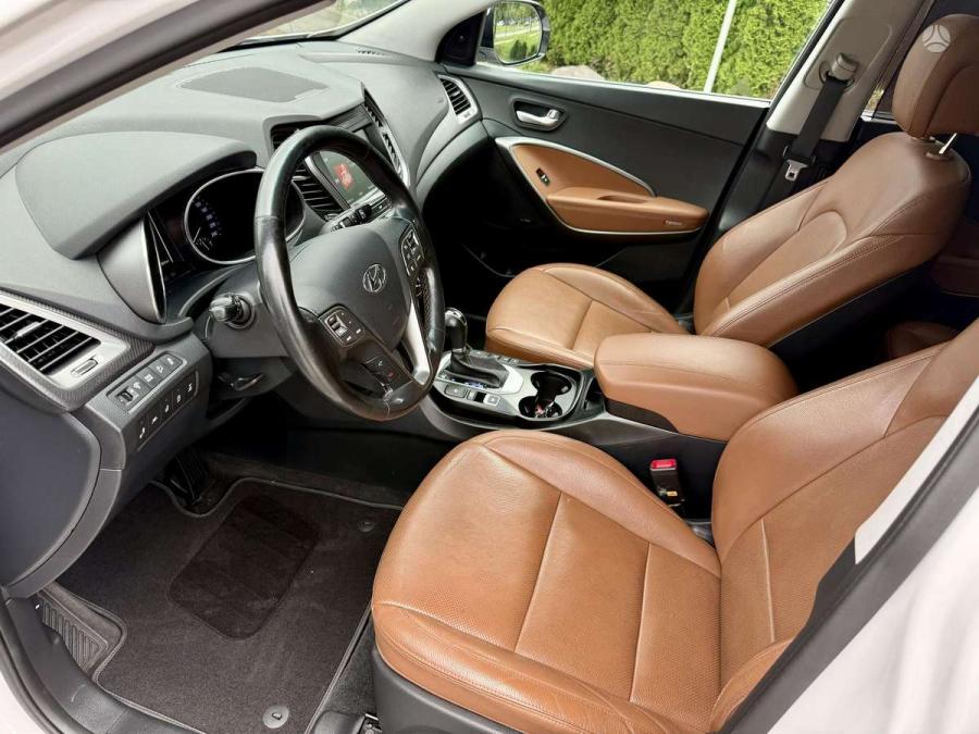 White Hyundai Santa Fe 2018 in Kaunas, with an engine capacity of 2.20 L and mileage of 240 thousand km for 13490 €, photo 8 on AUTOMOTO.COM.LV