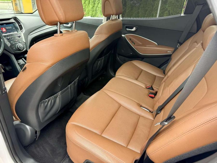 White Hyundai Santa Fe 2018 in Kaunas, with an engine capacity of 2.20 L and mileage of 240 thousand km for 13490 €, photo 17 on AUTOMOTO.COM.LV