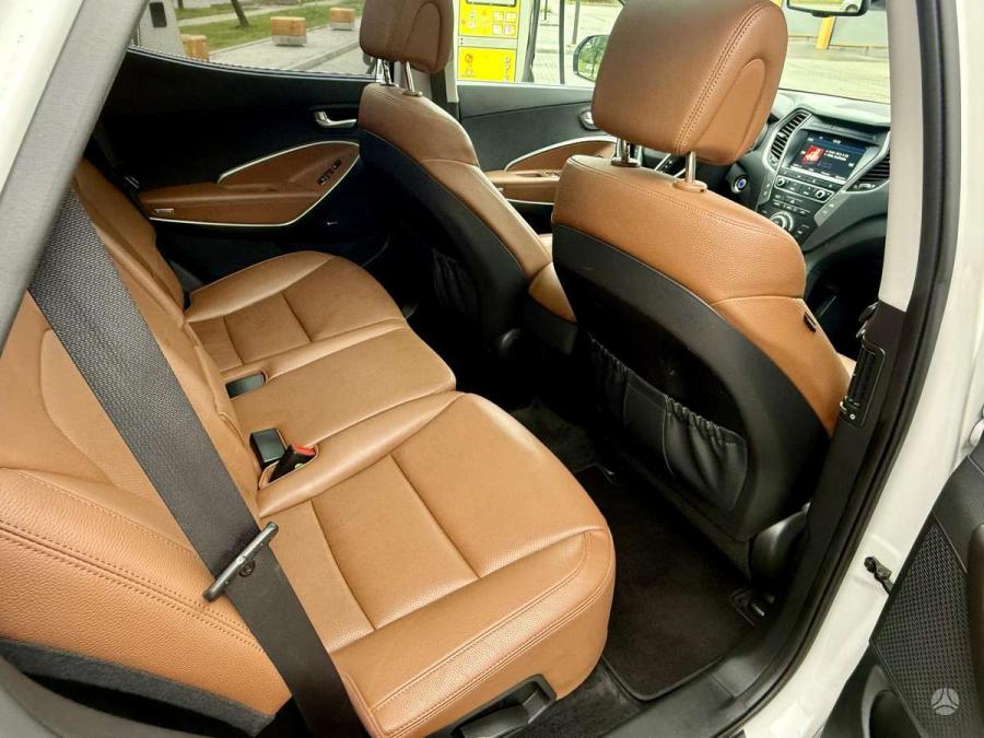 White Hyundai Santa Fe 2018 in Kaunas, with an engine capacity of 2.20 L and mileage of 240 thousand km for 13490 €, photo 22 on AUTOMOTO.COM.LV