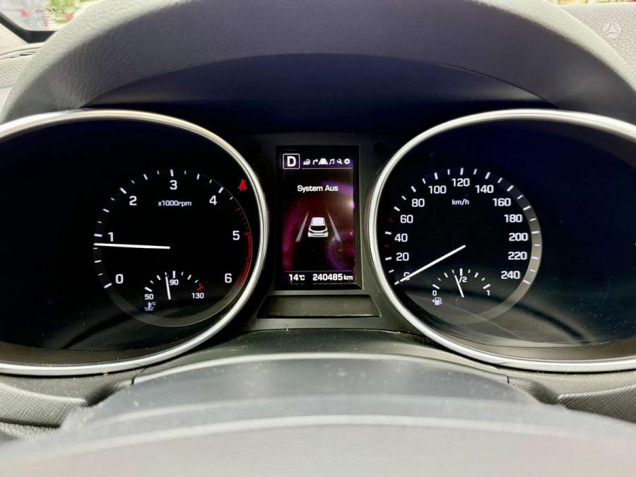White Hyundai Santa Fe 2018 in Kaunas, with an engine capacity of 2.20 L and mileage of 240 thousand km for 13490 €, photo 28 on AUTOMOTO.COM.LV