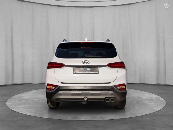 White Hyundai Santa Fe 2019 in Marijampole, with an engine capacity of 2.20 L and mileage of 209 thousand km for 19250 €, photo 9 on AUTOMOTO.COM.LV