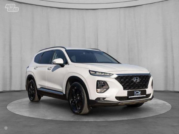 White Hyundai Santa Fe 2019 in Marijampole, with an engine capacity of 2.20 L and mileage of 209 thousand km for 19250 €, photo 1 on AUTOMOTO.COM.LV
