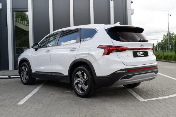 White Hyundai Santa Fe 2020 in Vilnius, with an engine capacity of 2.20 L and mileage of 237 thousand km for 20900 €, photo 3 on AUTOMOTO.COM.LV