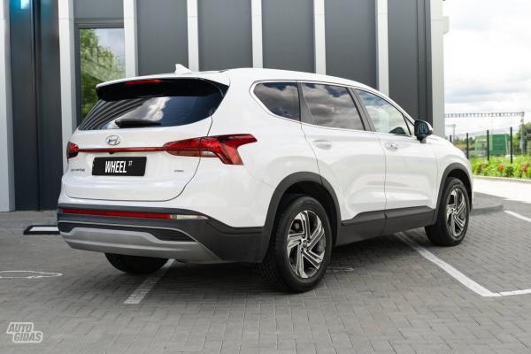 White Hyundai Santa Fe 2020 in Vilnius, with an engine capacity of 2.20 L and mileage of 237 thousand km for 20900 €, photo 5 on AUTOMOTO.COM.LV