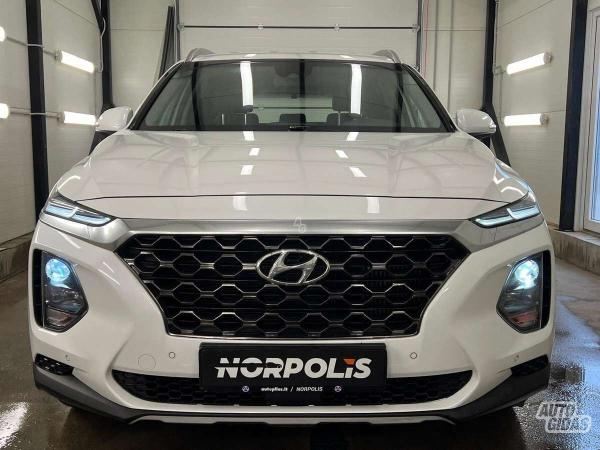 Balts Hyundai Santa Fe 2020 Aukštieji Rusokai, ar dzinēja tilpumu 2.00 L un nobraukumu 139 tūkst. km par 19400 €, foto 1 vietnē AUTOMOTO.COM.LV