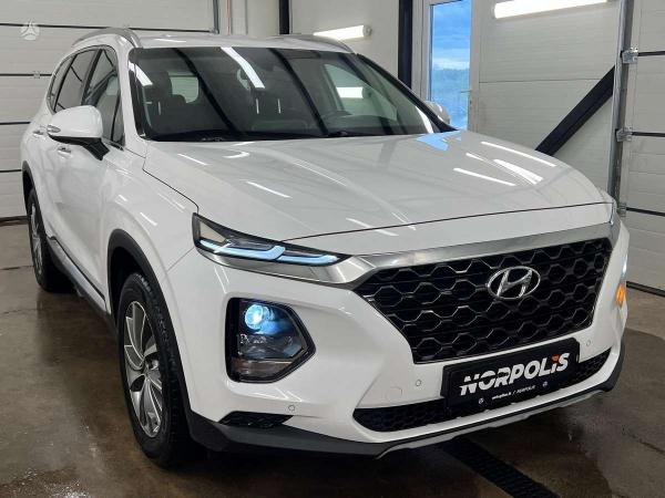 White Hyundai Santa Fe 2020 in Vilnius, with an engine capacity of 2.00 L and mileage of 139 thousand km for 18200 €, photo 2 on AUTOMOTO.COM.LV