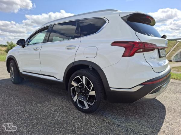 White Hyundai Santa Fe 2021 in Siauliai, with an engine capacity of 2.20 L and mileage of 149 thousand km for 29500 €, photo 5 on AUTOMOTO.COM.LV