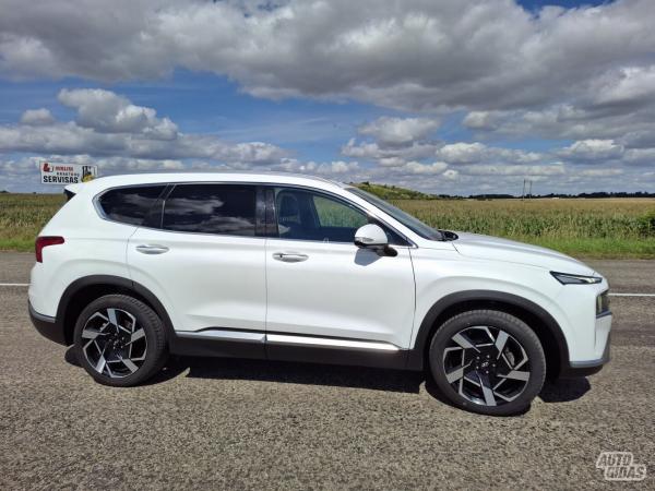 White Hyundai Santa Fe 2021 in Siauliai, with an engine capacity of 2.20 L and mileage of 149 thousand km for 29500 €, photo 8 on AUTOMOTO.COM.LV
