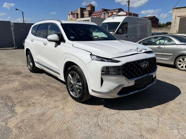 White Hyundai Santa Fe 2022 in Kaunas, with an engine capacity of 1.60 L and mileage of 35 thousand km for 16900 €, photo 2 on AUTOMOTO.COM.LV