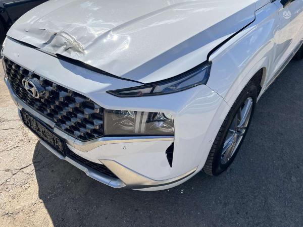 White Hyundai Santa Fe 2022 in Kaunas, with an engine capacity of 1.60 L and mileage of 35 thousand km for 16900 €, photo 5 on AUTOMOTO.COM.LV