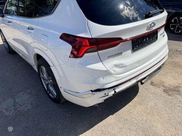 White Hyundai Santa Fe 2022 in Kaunas, with an engine capacity of 1.60 L and mileage of 35 thousand km for 16900 €, photo 7 on AUTOMOTO.COM.LV