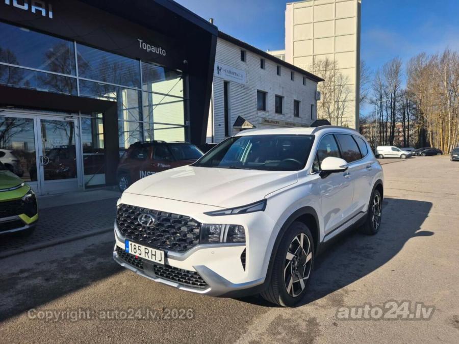 White Hyundai Santa Fe 2023 in Tartu, with an engine capacity of 2.20 L and mileage of 101 thousand km for 36990 €, photo 1 on AUTOMOTO.COM.LV