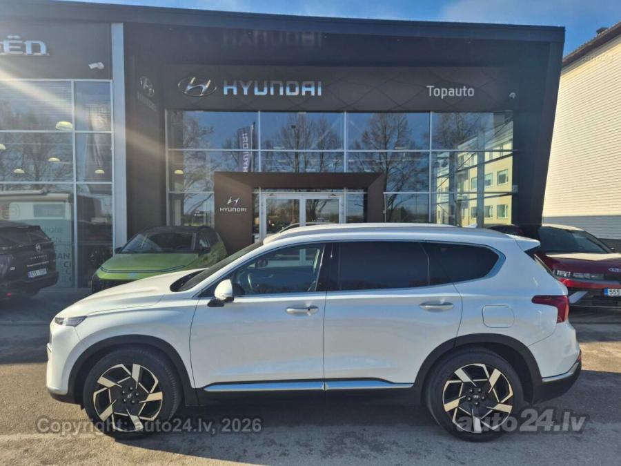 White Hyundai Santa Fe 2023 in Tartu, with an engine capacity of 2.20 L and mileage of 101 thousand km for 36990 €, photo 2 on AUTOMOTO.COM.LV