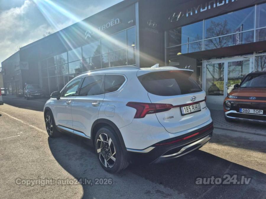 White Hyundai Santa Fe 2023 in Tartu, with an engine capacity of 2.20 L and mileage of 101 thousand km for 36990 €, photo 3 on AUTOMOTO.COM.LV
