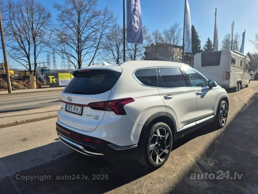 White Hyundai Santa Fe 2023 in Tartu, with an engine capacity of 2.20 L and mileage of 101 thousand km for 36990 €, photo 7 on AUTOMOTO.COM.LV