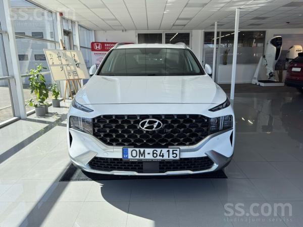 White Hyundai Santa Fe 2023 in Riga, with an engine capacity of 2.20 L and mileage of 37 thousand km for 32900 €, photo 2 on AUTOMOTO.COM.LV