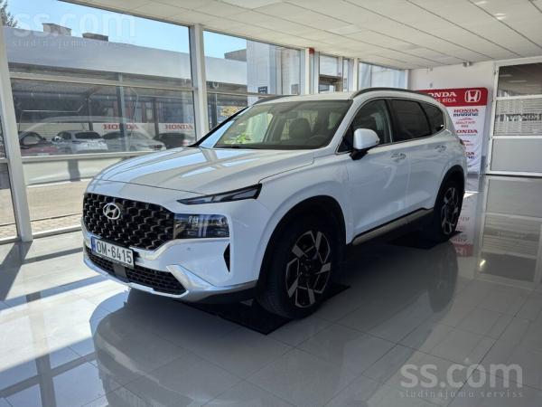 White Hyundai Santa Fe 2023 in Riga, with an engine capacity of 2.20 L and mileage of 37 thousand km for 32900 €, photo 3 on AUTOMOTO.COM.LV